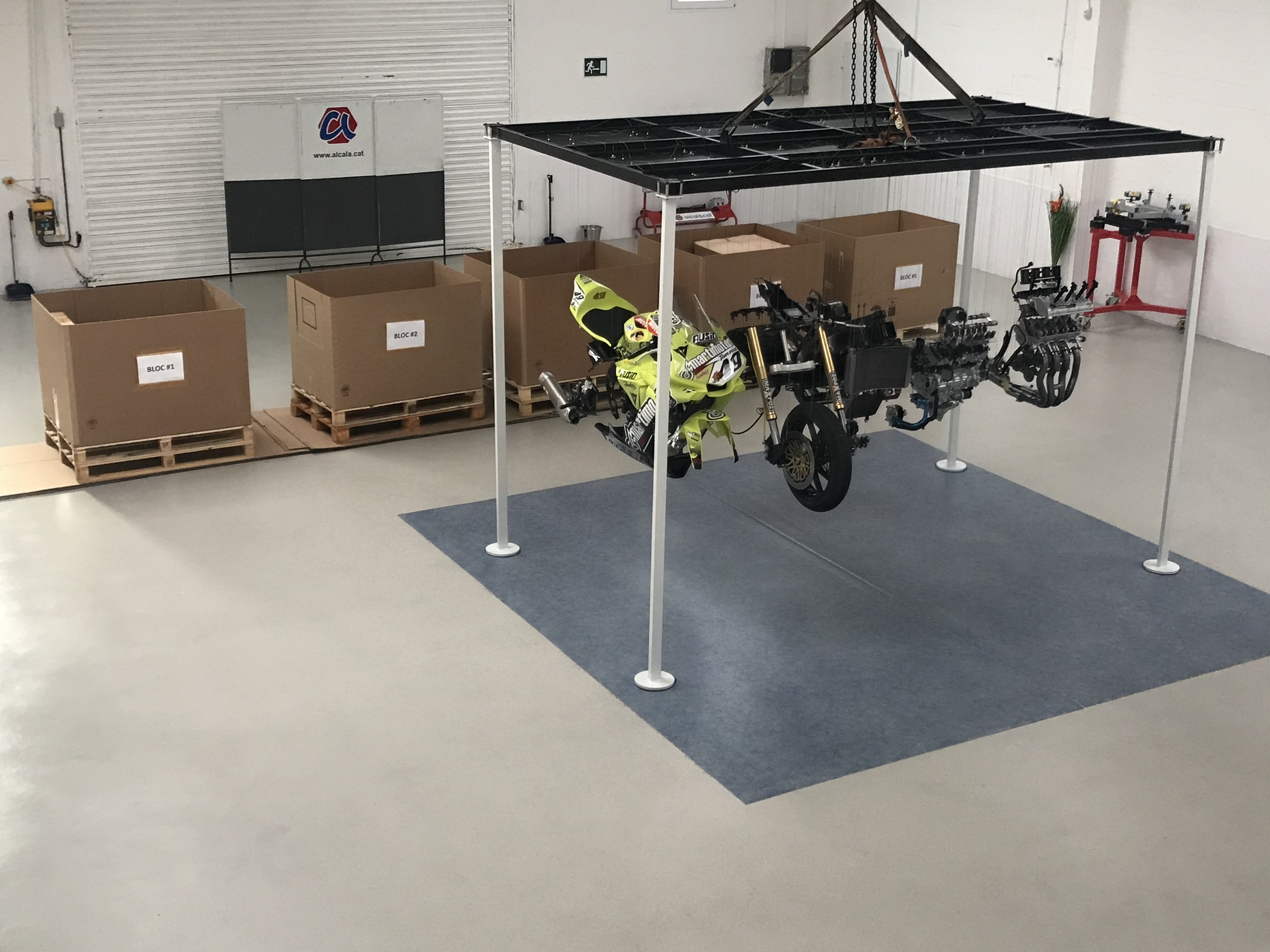 Avant-garde Projects - MOTORBIKE DISPLAY - Alcala Technology